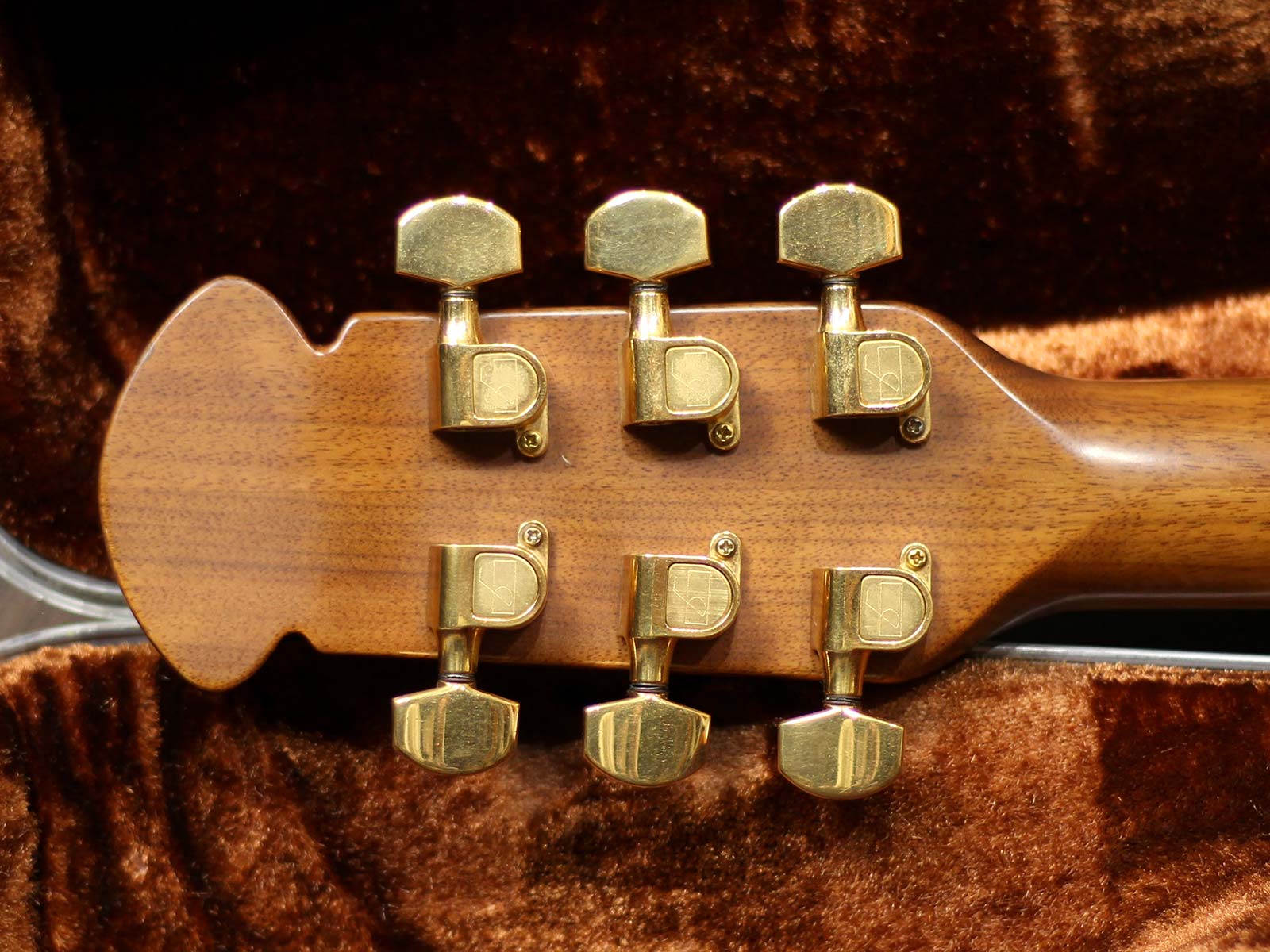 Ovation 1984 1687-8 ”Super Adamas Wood Knob”